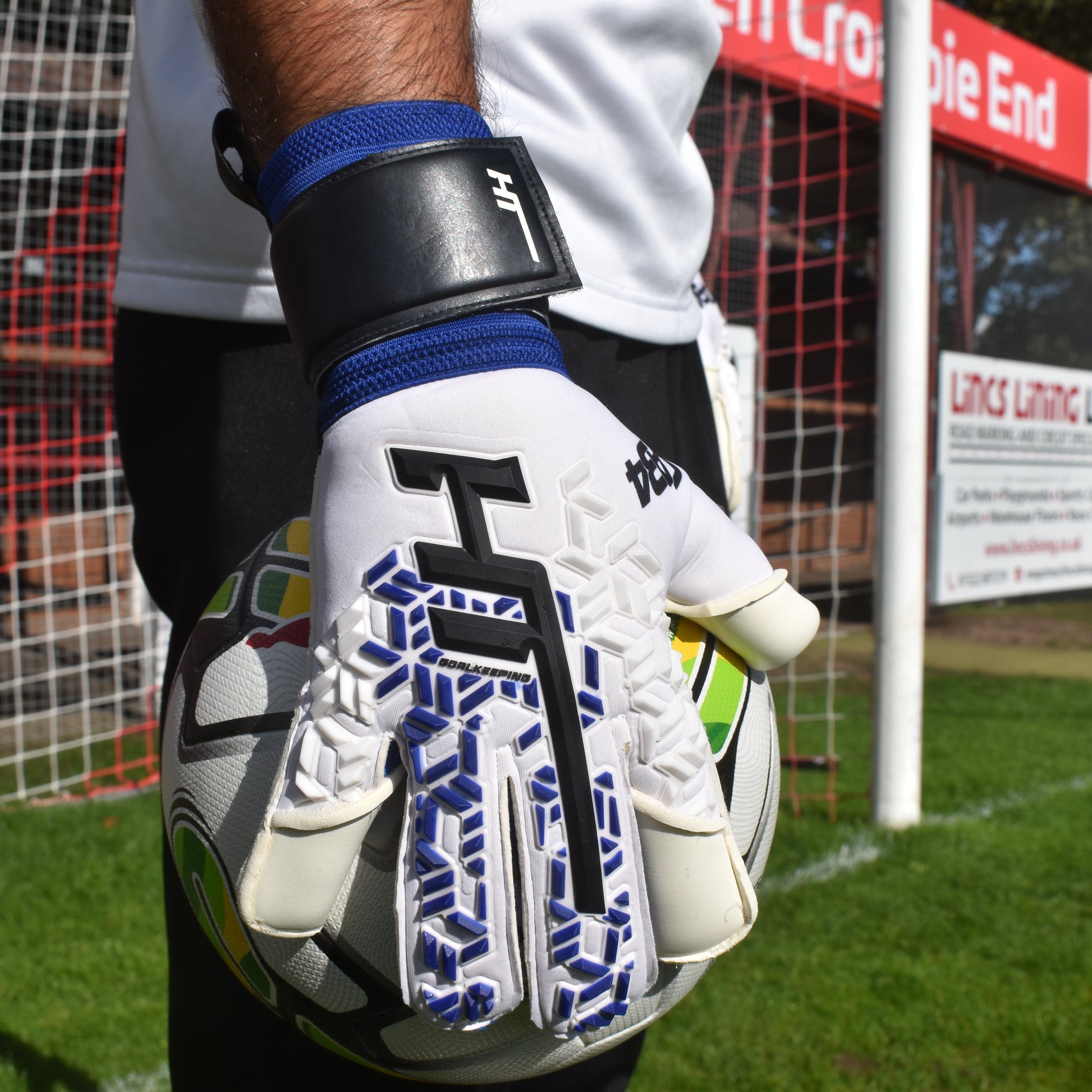HT ADDAI VG34 CUT GOALKEEPER GLOVES – HT Goalkeeping